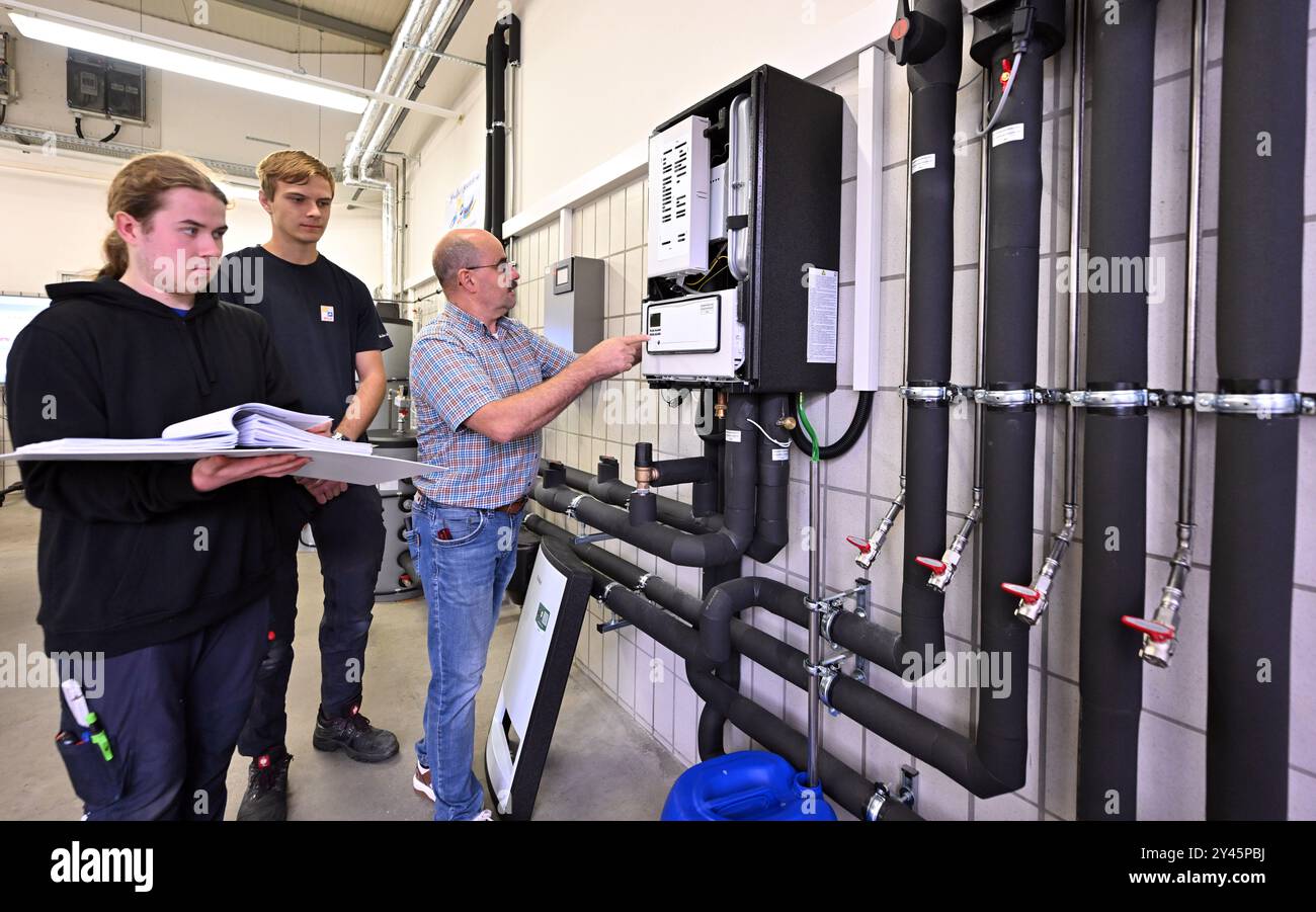 16 September 2024, Thuringia, Rudolstadt: Heiko Wittig (r), master ...