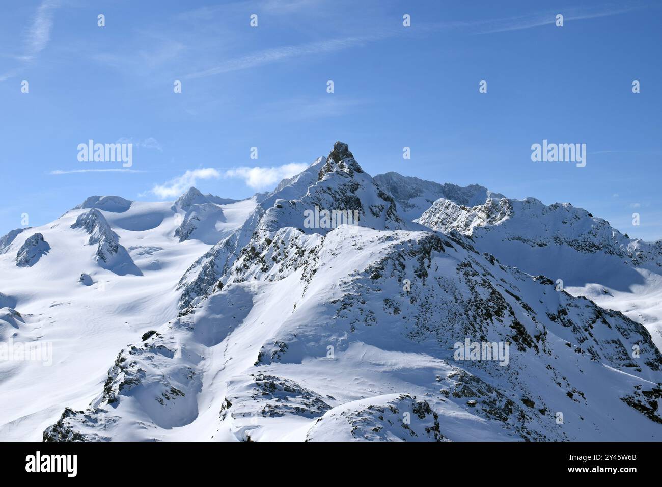 Snowcapped Alpine mountain peaks in the Three Valleys, France ...