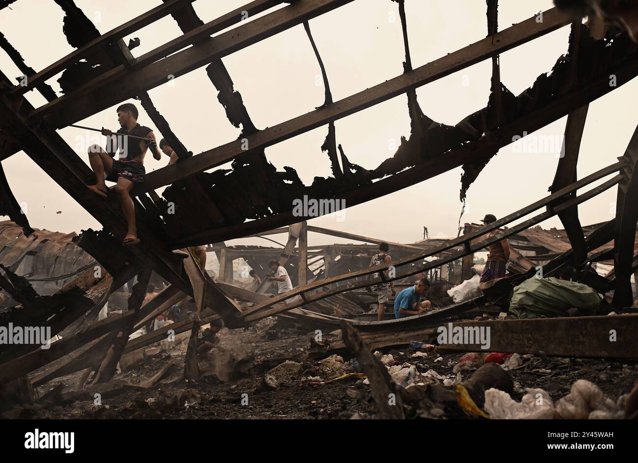 Aftermath of fire in informal settlement in Manila, Philippines People ...