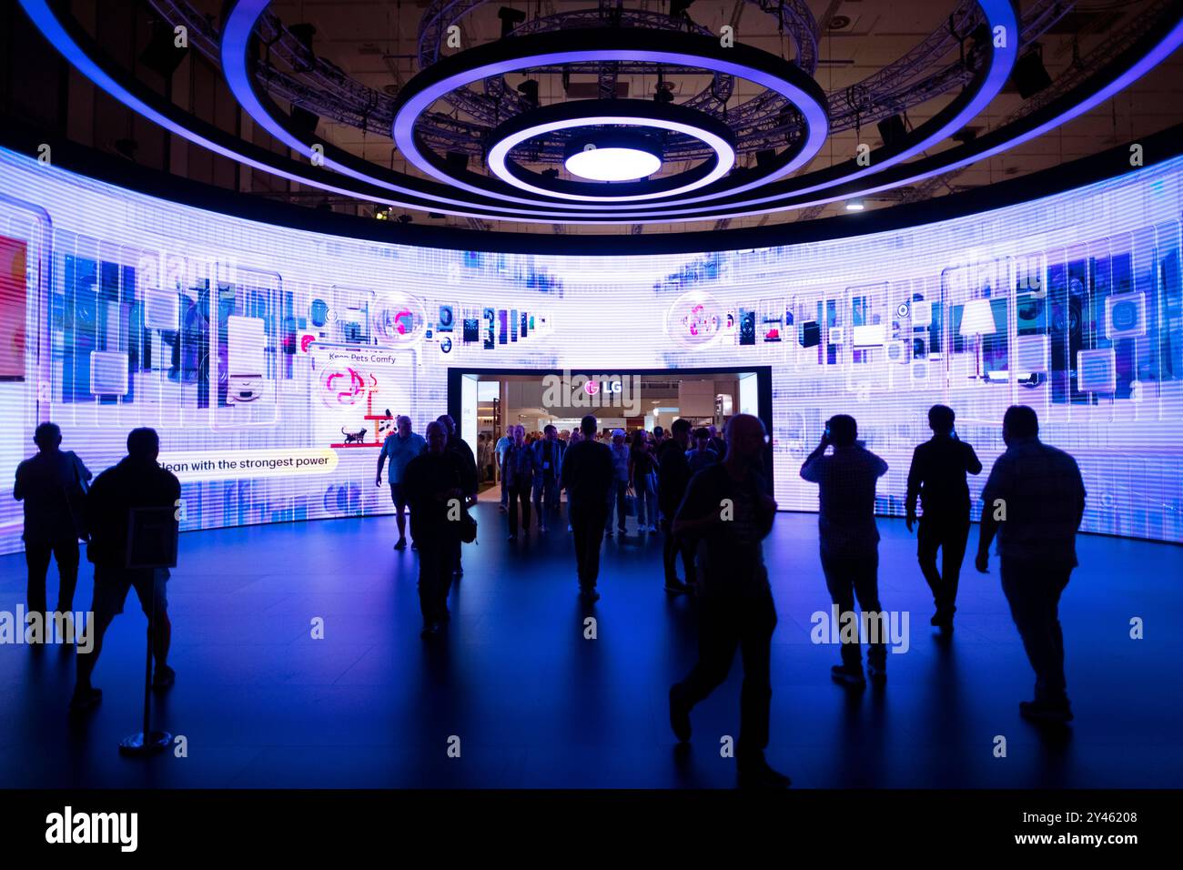 Lg artificial intelligence hi-res stock photography and images - Alamy