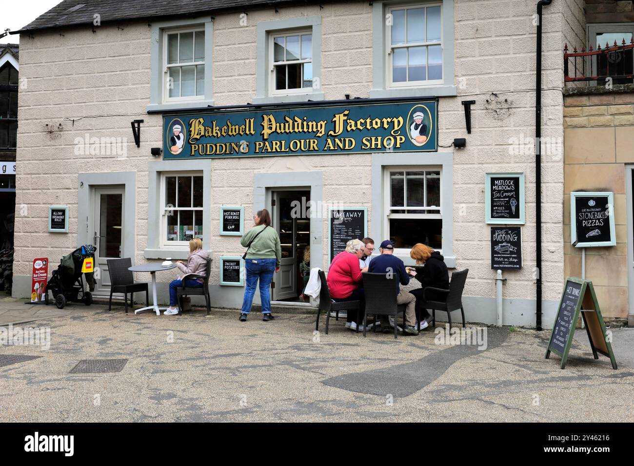 The Pudding Parlour shop in Bakewell town, Derbyshire, Peak District ...