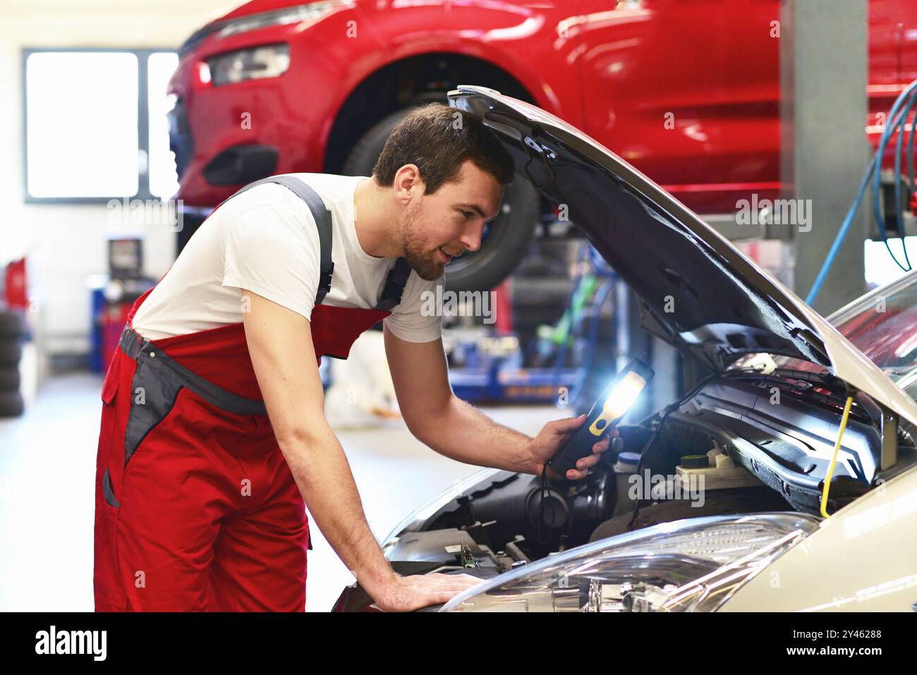 Car servicing and repairs hi-res stock photography and images - Alamy