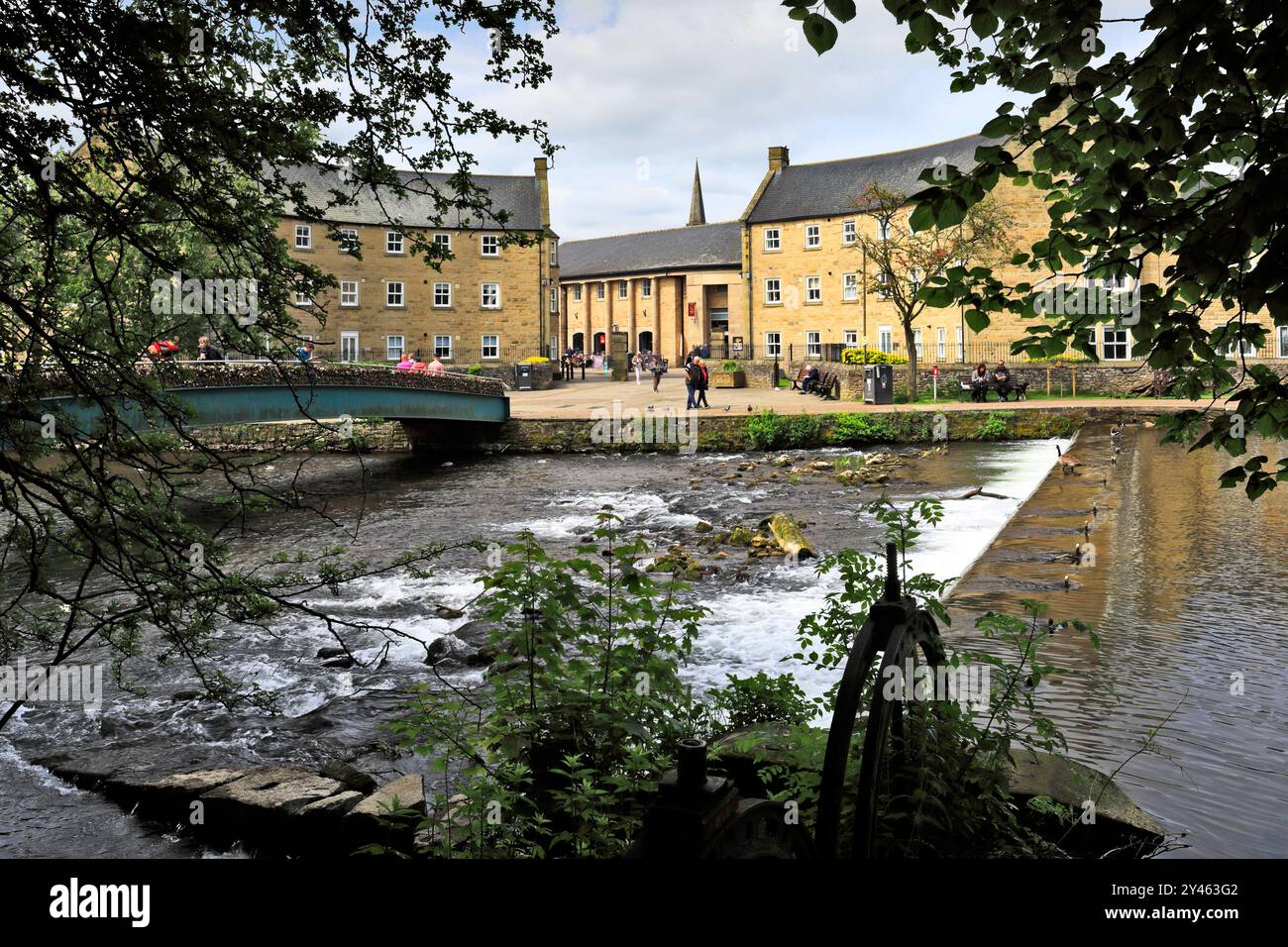 The river Wye at Bakewell Town, Peak District National Park, Derbyshire ...