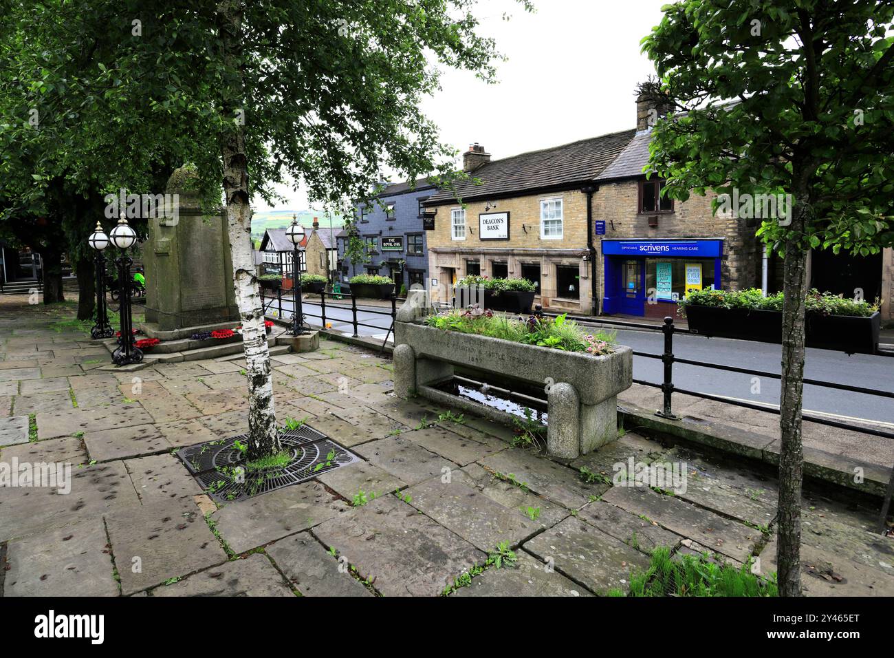 Street view of Chapel en le Frith town, Derbyshire, Peak District ...