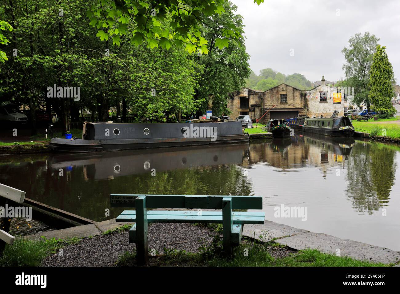 Narrowboats at the Peak Forest canal basin, Whaley Bridge (Gateway to ...