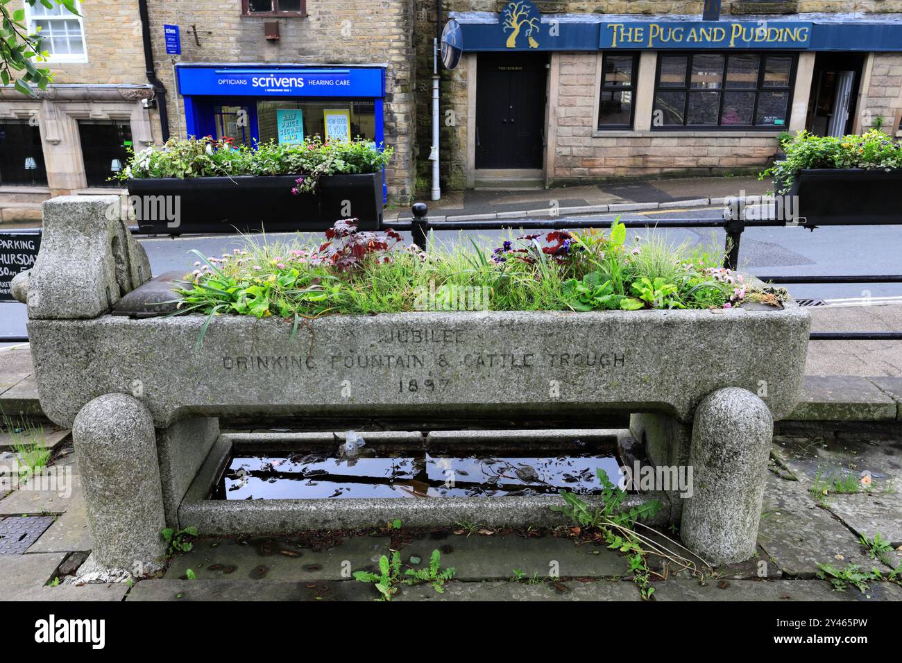 Street view of Chapel en le Frith town, Derbyshire, Peak District ...