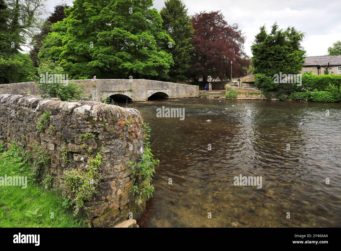 The Sheepwash Bridge, river Wye, Ashford in the Water village, Peak ...