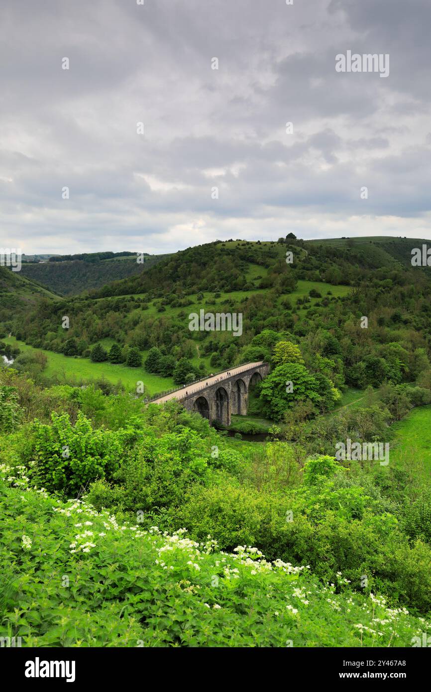 View over the old railway viaduct at Monsal Head, river Wye, Peak ...