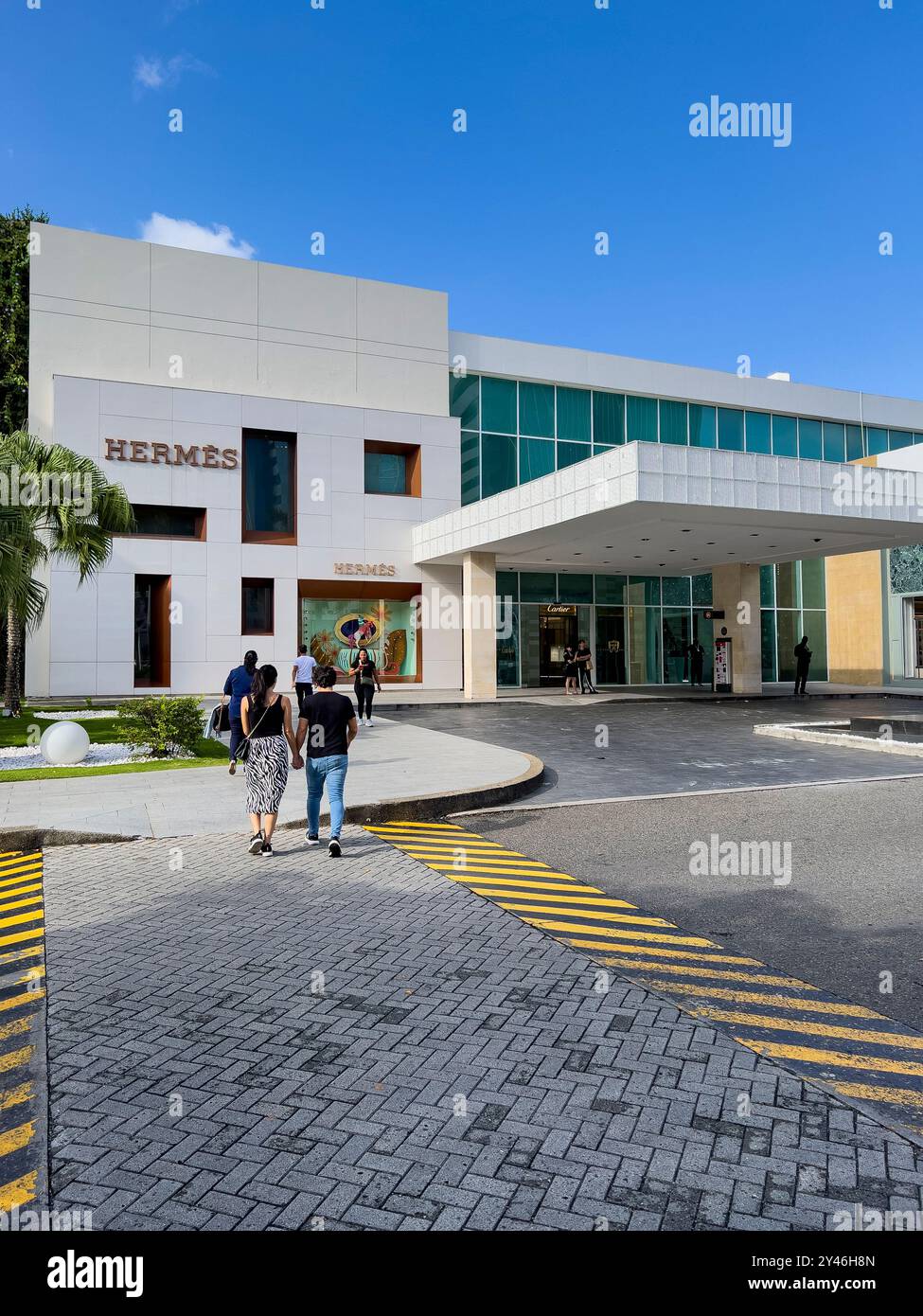 Retail strip mall hi-res stock photography and images - Alamy