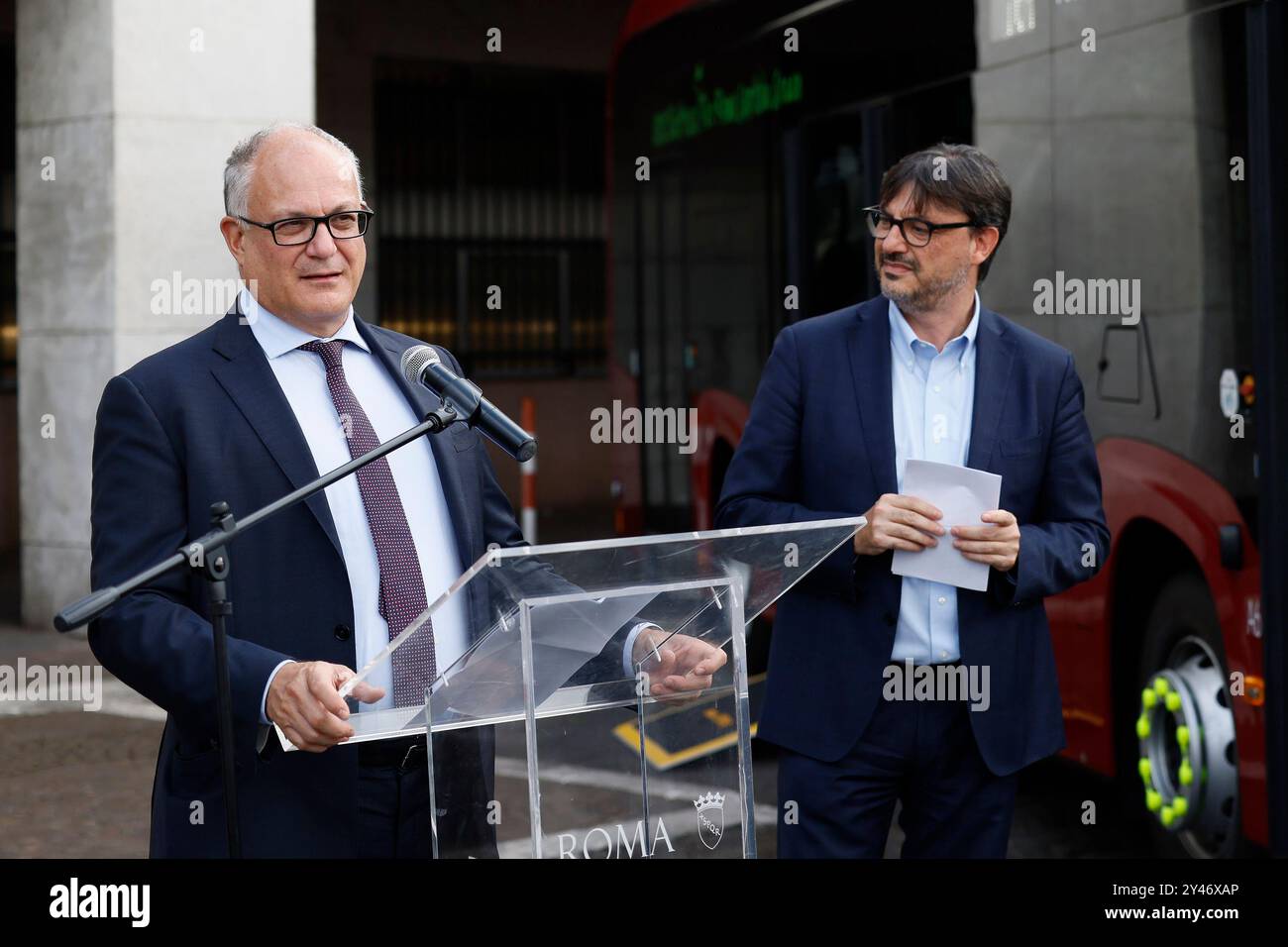 Rome italy electric buses hi-res stock photography and images - Alamy