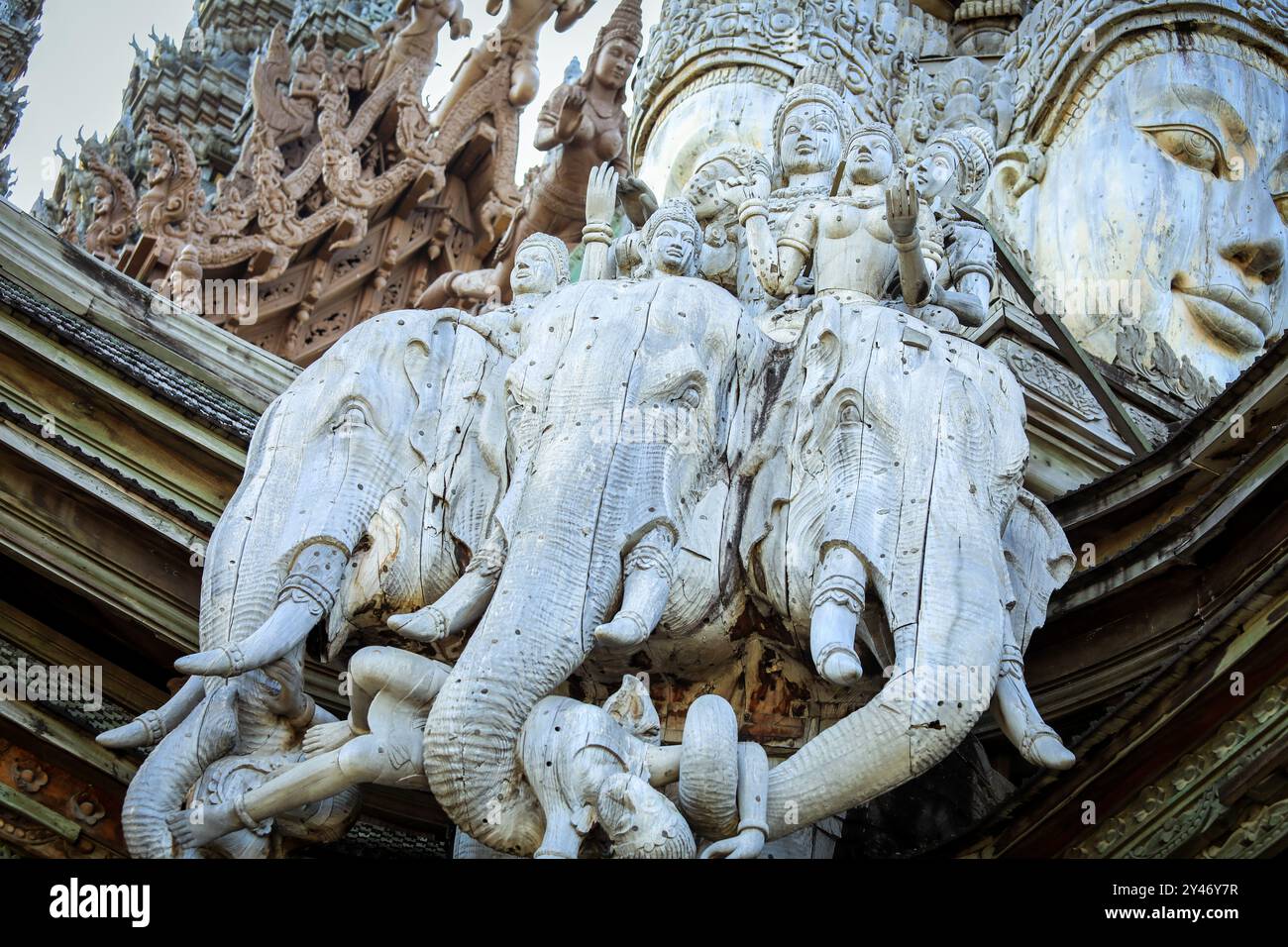 Curved temple architecture hi-res stock photography and images - Alamy