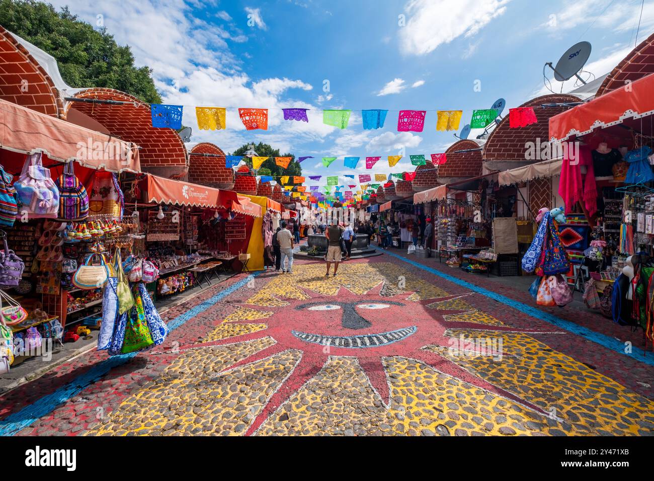 El Parian , the largest traditional handicraft market in Puebla, Mexico ...