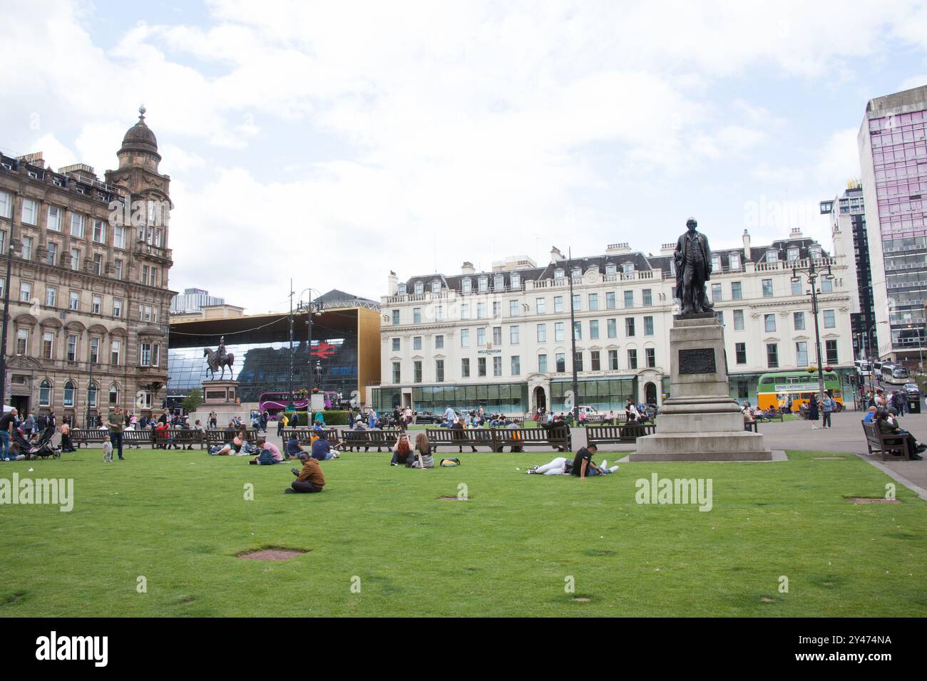 Views of George Square and the Robert Burns statue in Glasgow city ...