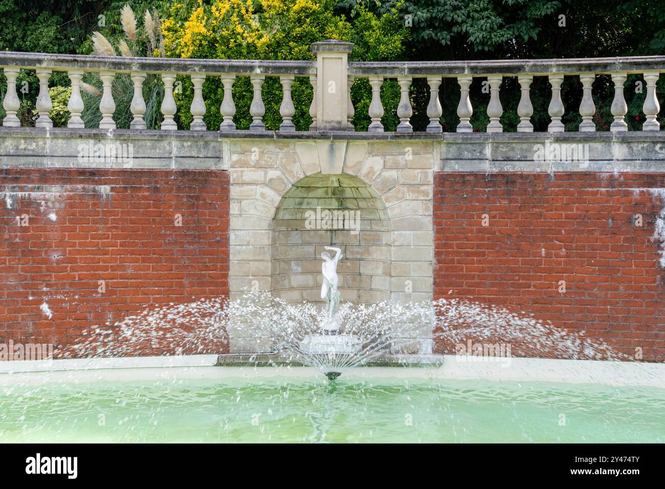 Fountains in Fetcham Park, Surrey, England, UK Stock Photo - Alamy