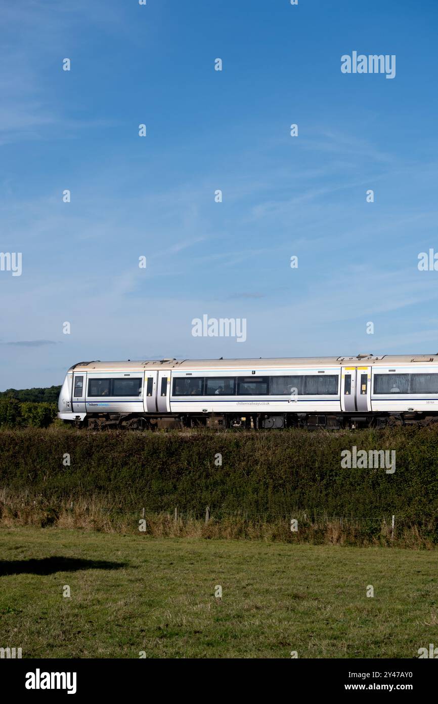 Chiltern Railways diesel train at Hatton Bank, Warwickshire, England ...