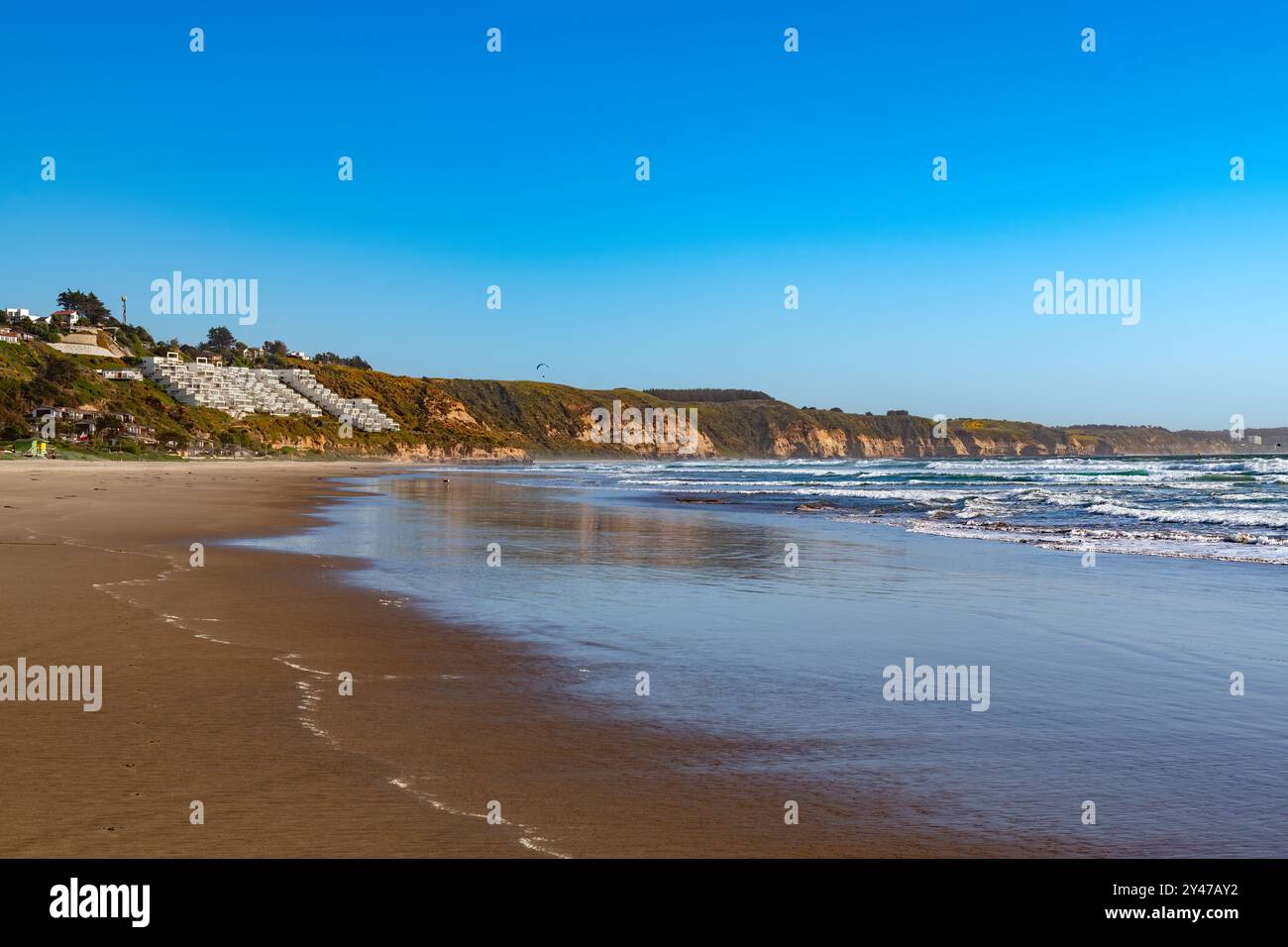 Panoramic view of the beach resort town of Maitencillo, V Region, Chile ...