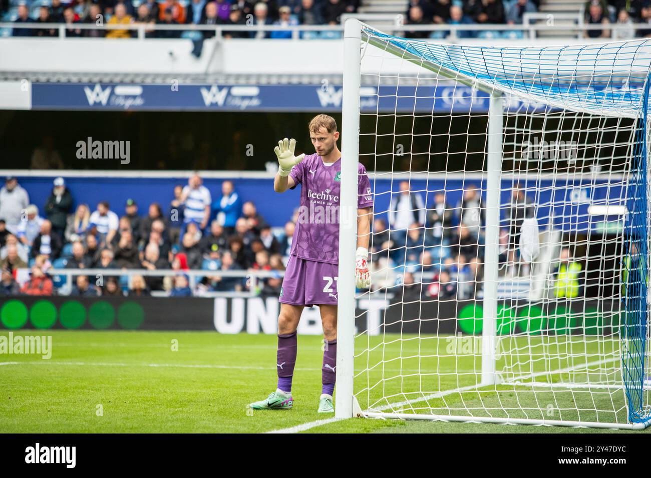 Conor Hazard organises his wall in Queens Park Rangers Vs Plymouth ...