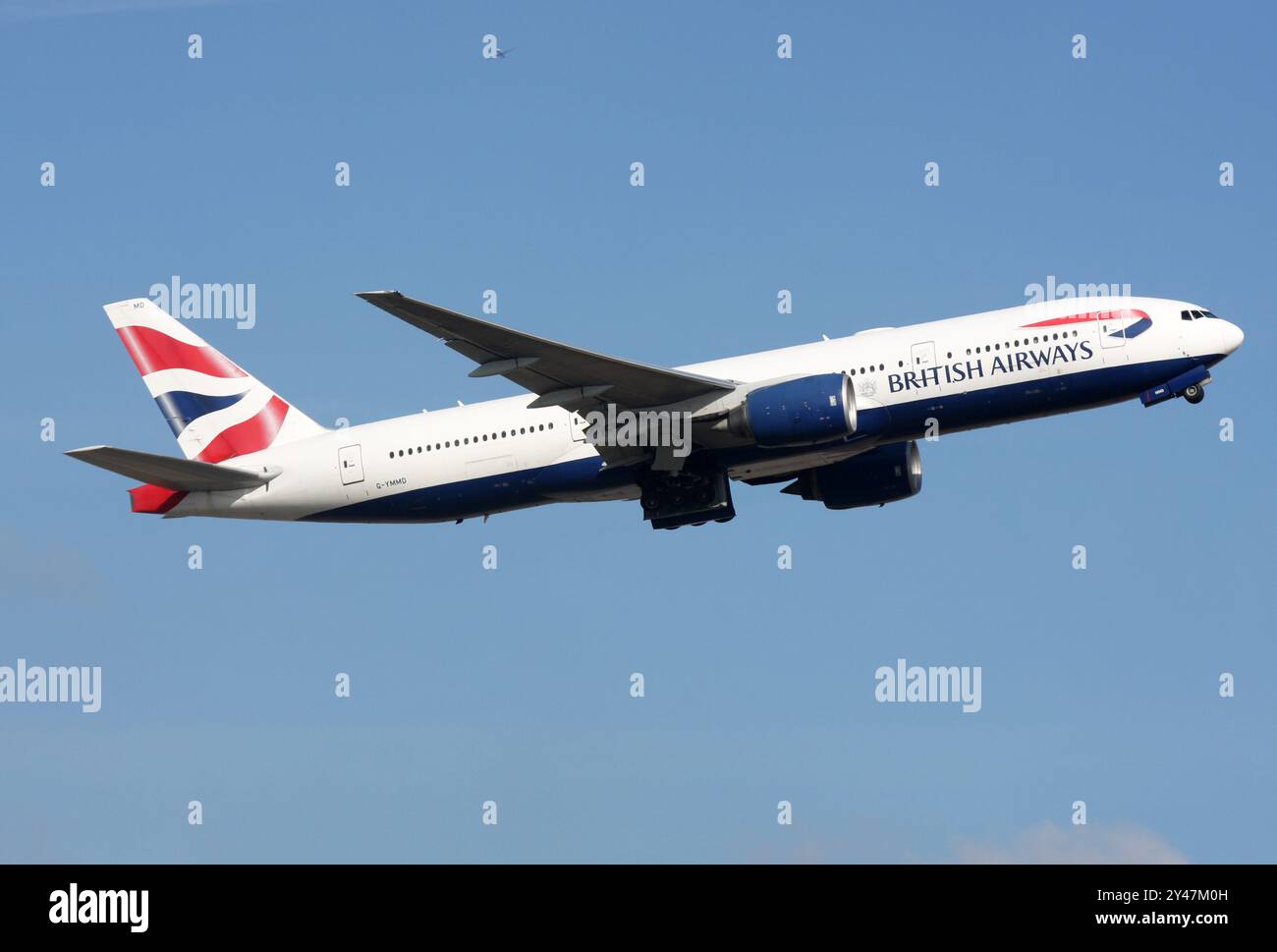 A Boeing 777-200 of British Airways departs Gatwick Stock Photo - Alamy