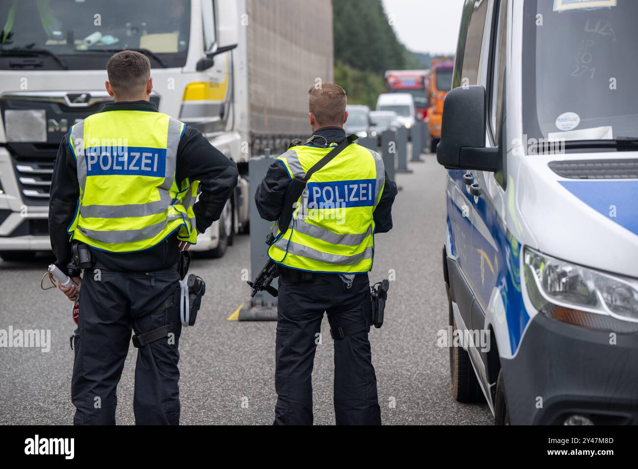 16 September 2024, Rhineland-Palatinate, Trier: Police officers check ...