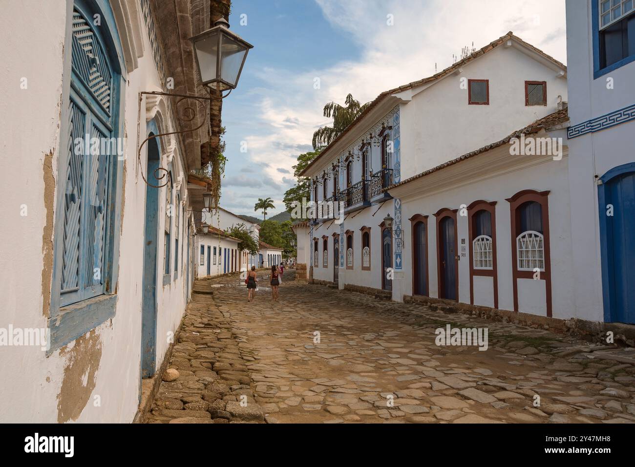 Paraty, Brazil. Colonial period houses facade in the late afternoon ...