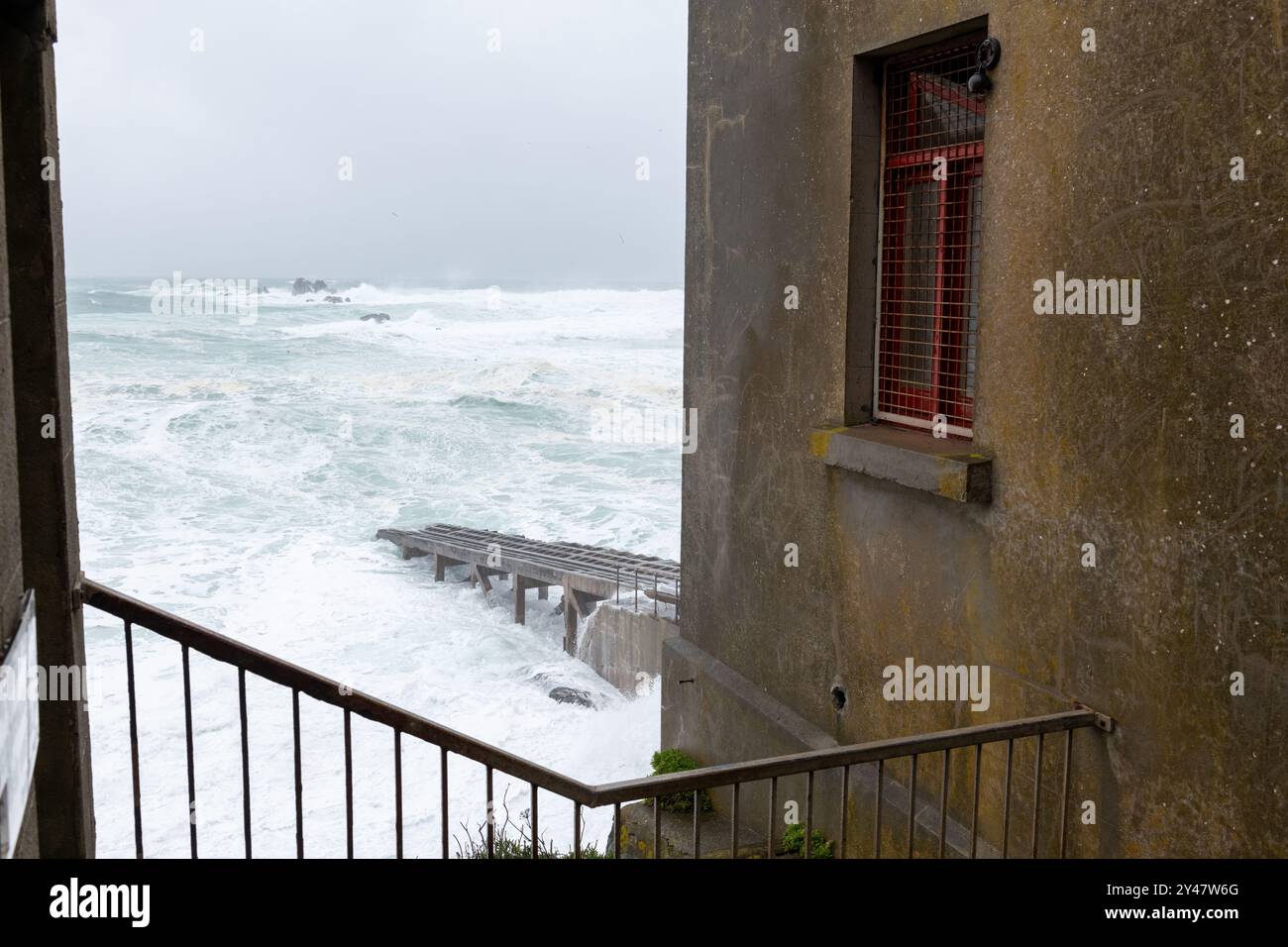 Rough seas at the Lizard Point in Cornwall during storm Kathleen on ...