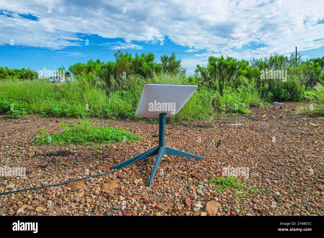 Starlink satellite antenna hi-res stock photography and images - Alamy