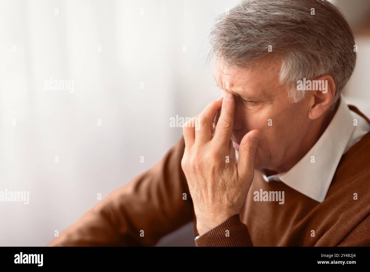Desperate Elderly Man Thinking Sitting On Couch At Home Stock Photo - Alamy