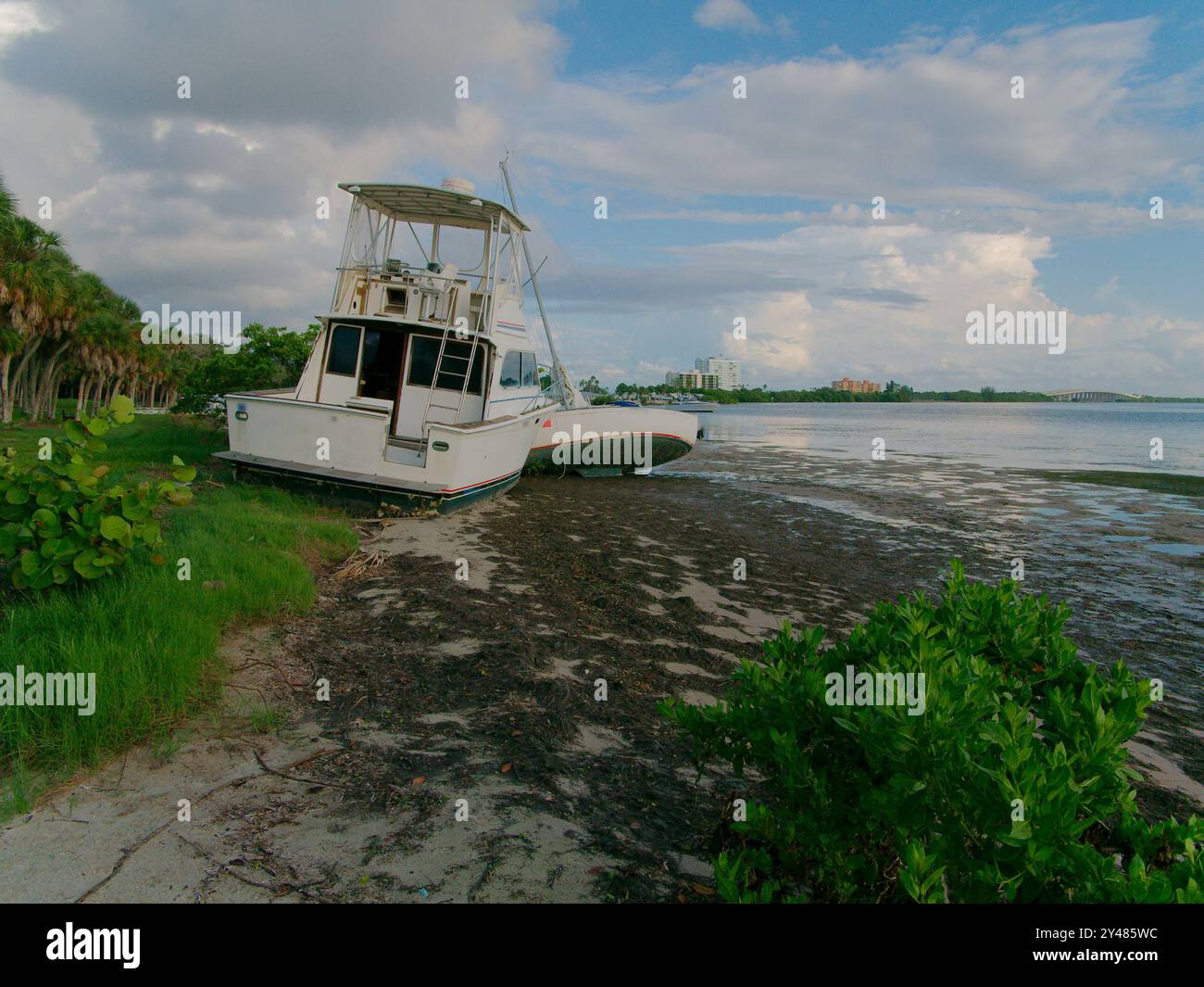 Tall large white derelict fishing boat hi-res stock photography and ...