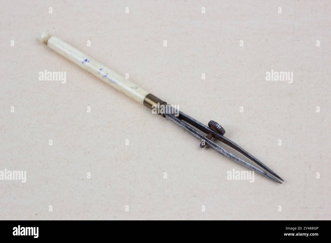 Vintage retro ruling pen on paper background Stock Photo - Alamy