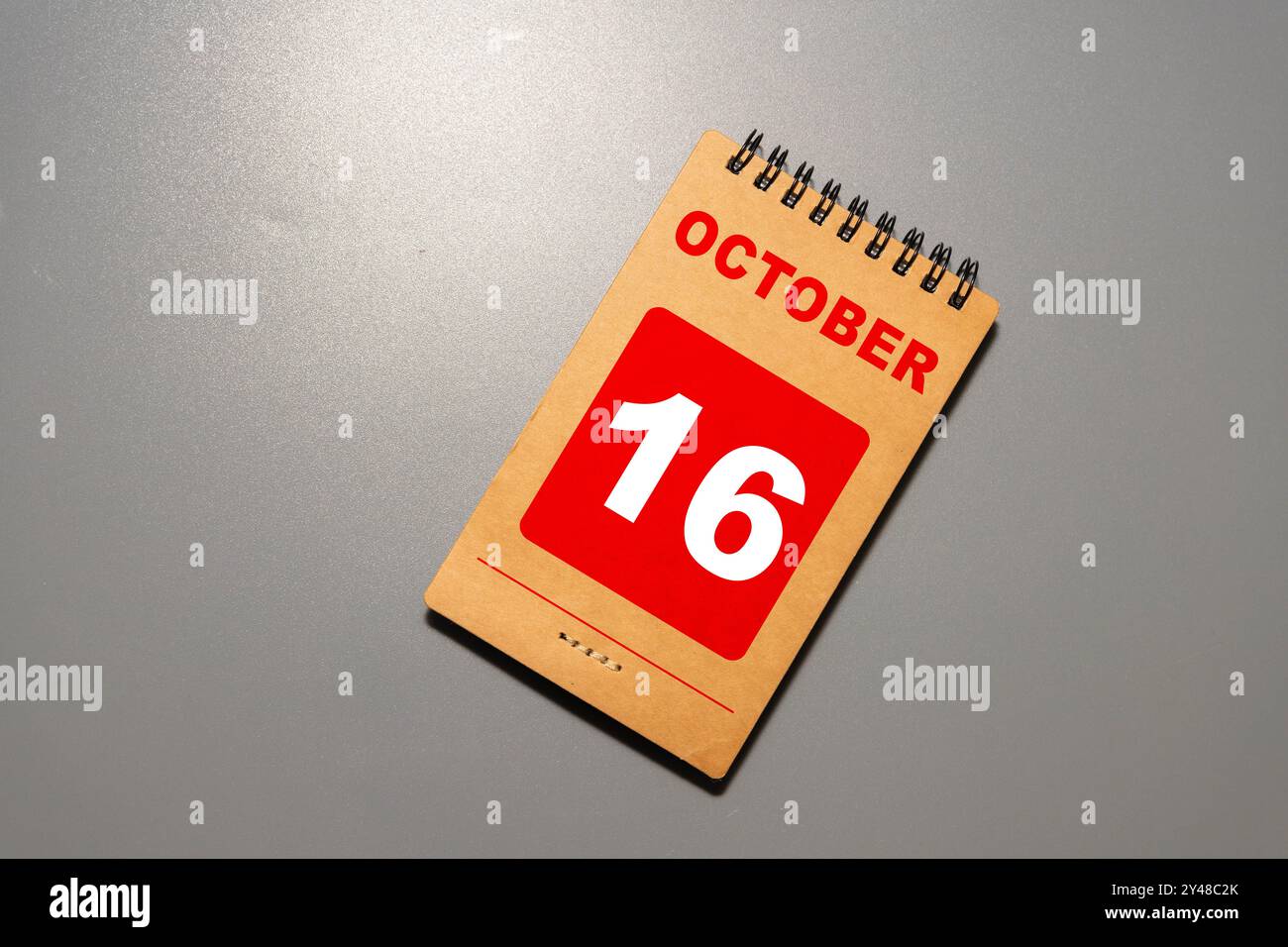 Red wall clock animation hi-res stock photography and images - Alamy