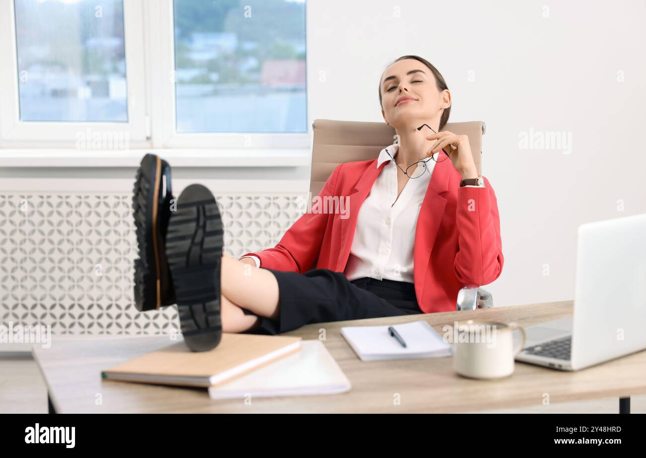 Female secretary legs hi-res stock photography and images - Alamy