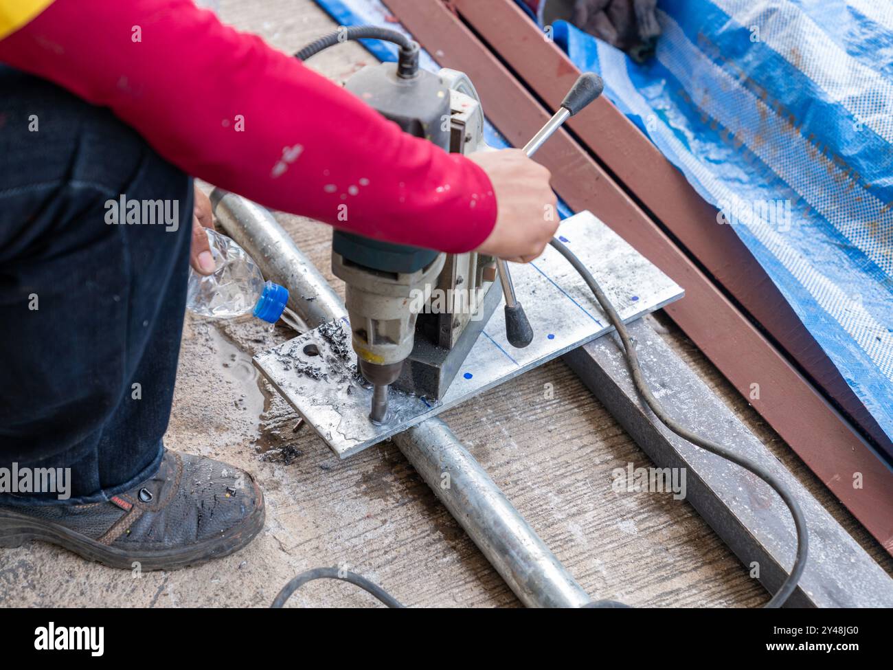 Worker magnetic drill drilling hi-res stock photography and images - Alamy