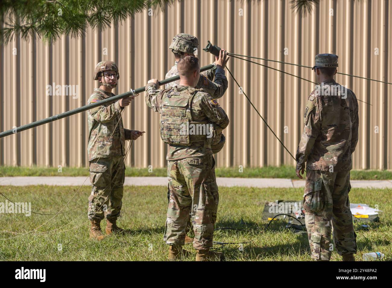 Soldiers assigned to Headquarters and Headquarters Battalion, 10th ...