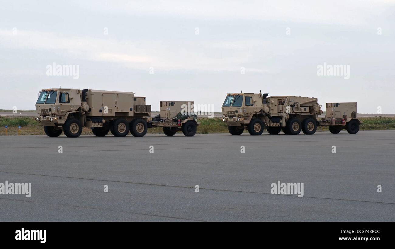 U.S. Army soldiers assigned to Radar Platoon, 2nd Battalion, 377th ...