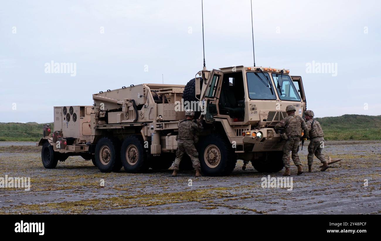 U.S. Army soldiers assigned to Radar Platoon, 2nd Battalion, 377th ...