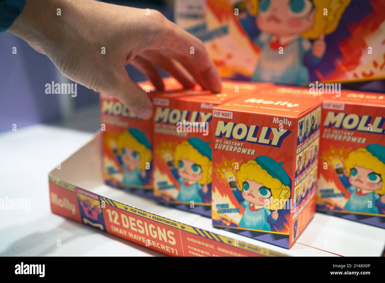 Unbox toys hi-res stock photography and images - Alamy