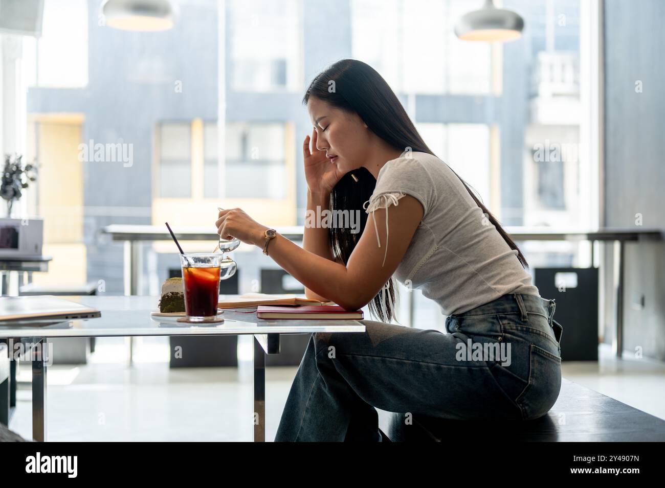 Hopeless boredom hi-res stock photography and images - Alamy