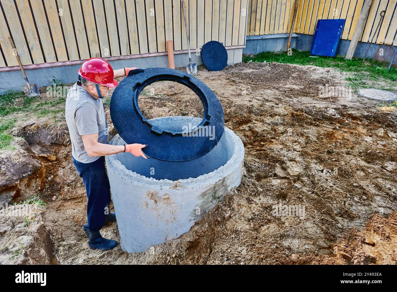 Fiberglass manhole hi-res stock photography and images - Alamy
