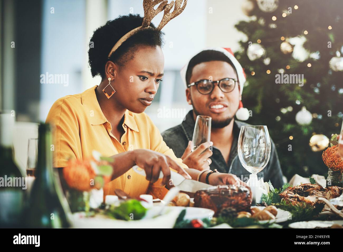 Clique group table hi-res stock photography and images - Alamy