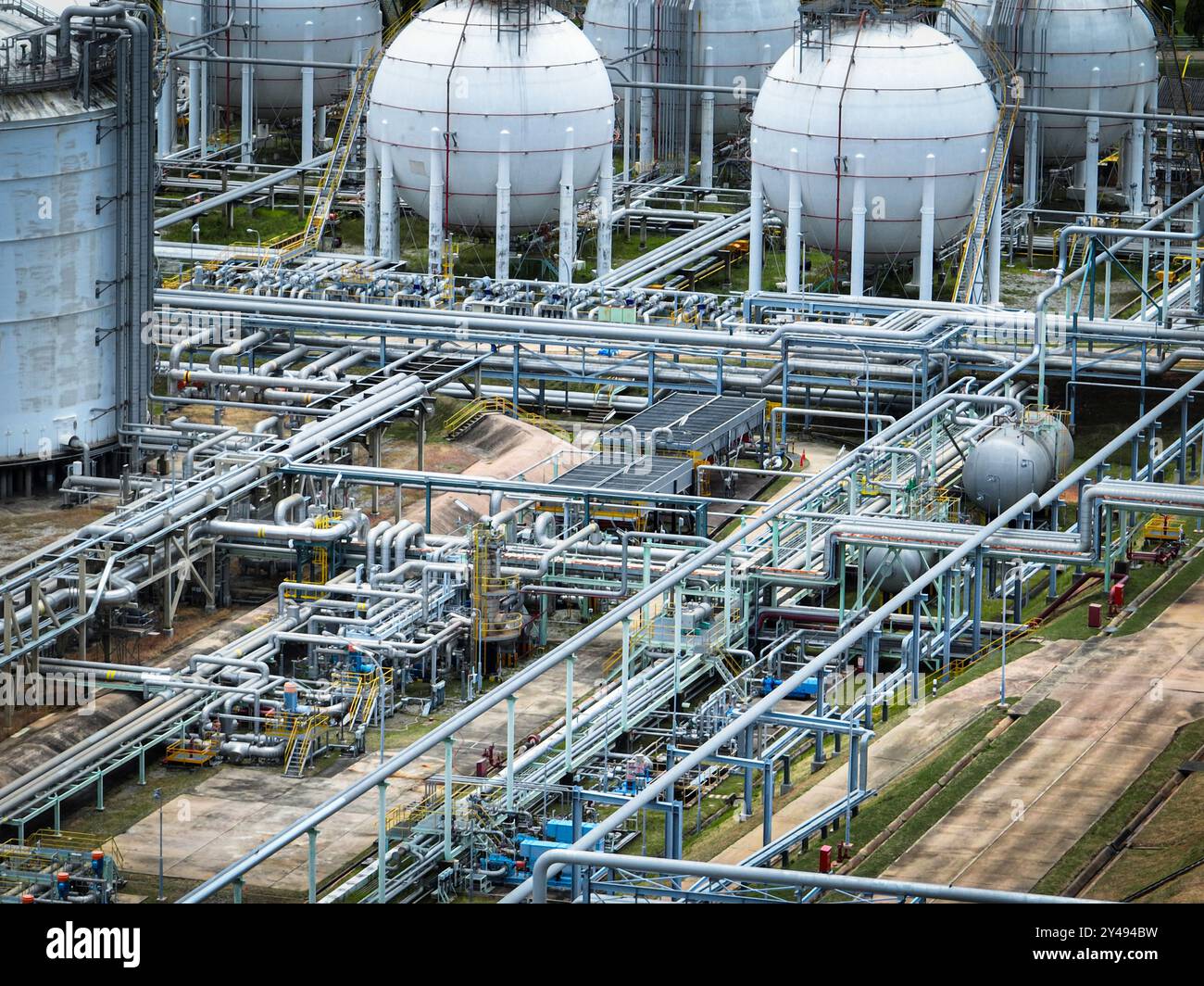 Industrial oil refinery and petrochemical plant with extensive steel ...