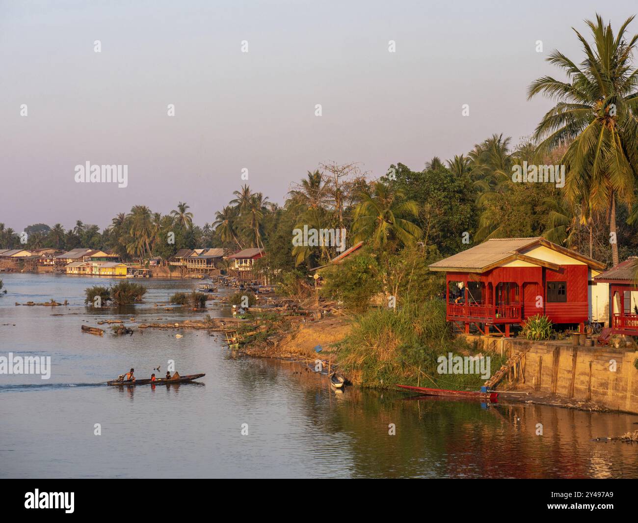 LAOS, CHAMPASAK PROVINCE, DON DET ISLAND ON THE MEKONG RIVER Stock ...