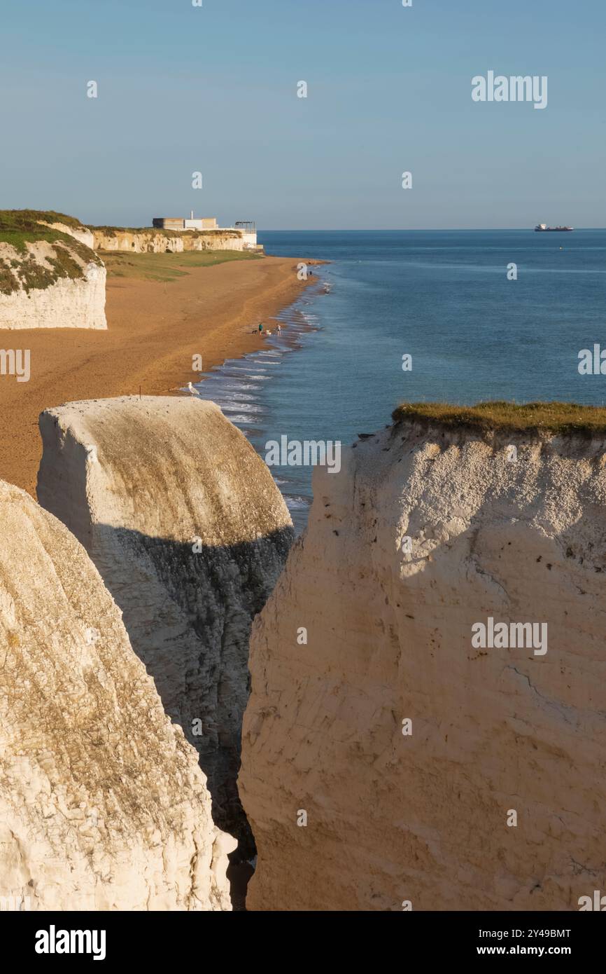 England, Kent, Broadstairs, Botany Bay Beach, Chalk Cliffs Stacks Stock ...