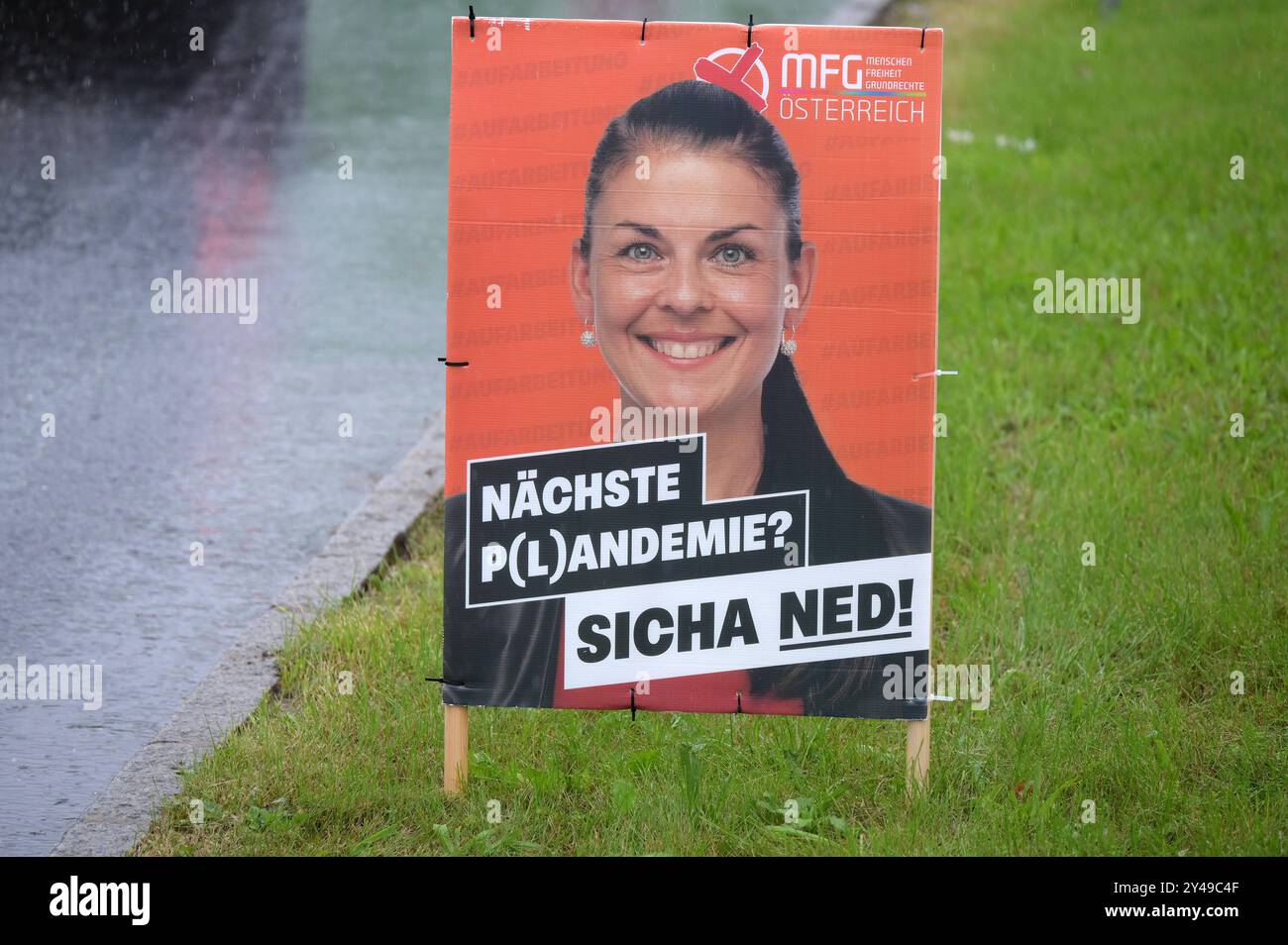 Wahlplakate der politischen Partei MFG zur Nationalratswahl 2024 in ...
