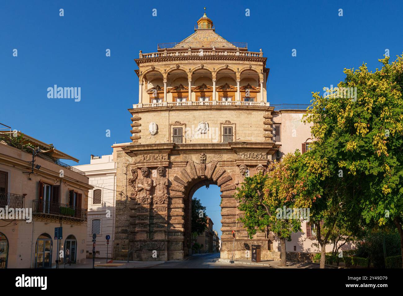 Porta Nuova Monumental City Gate in Palermo, Sicily Stock Photo - Alamy