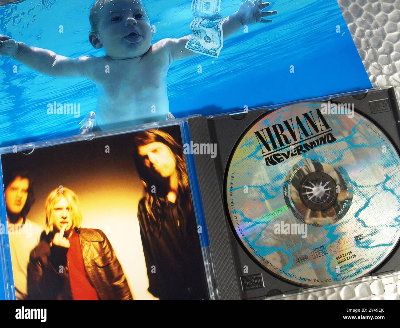 Music Exhibition - Nevermind Album Nirvana CD - Grunge Music Kurt ...