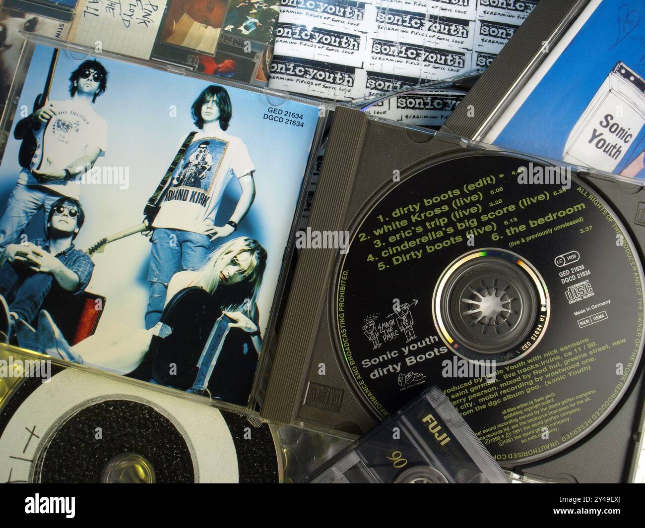 Kim gordon sonic youth hi-res stock photography and images - Alamy