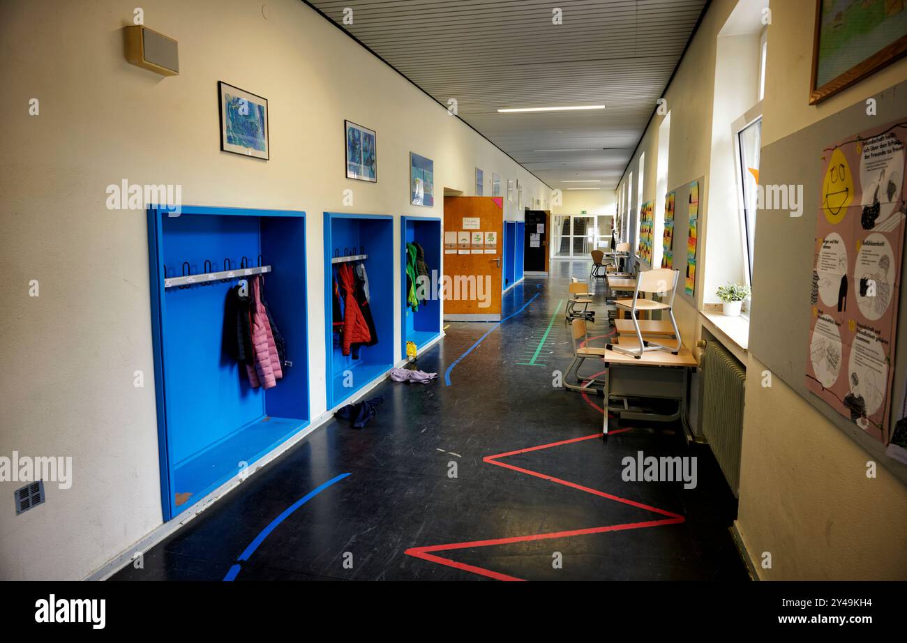 Schulstuhl hi-res stock photography and images - Alamy