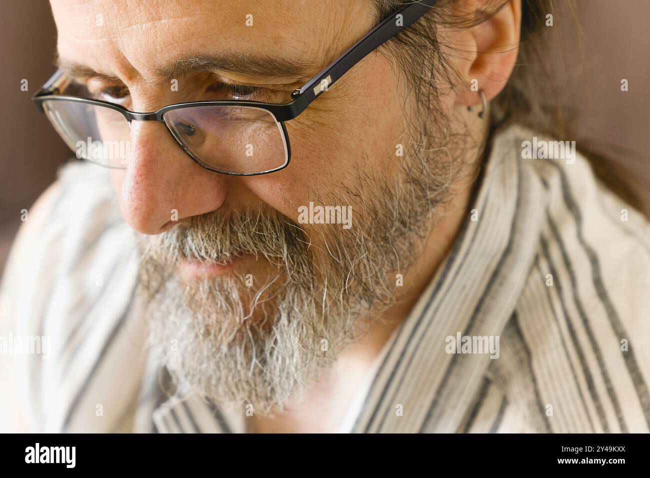 Old male pensioner in eyeglasses hi-res stock photography and images ...