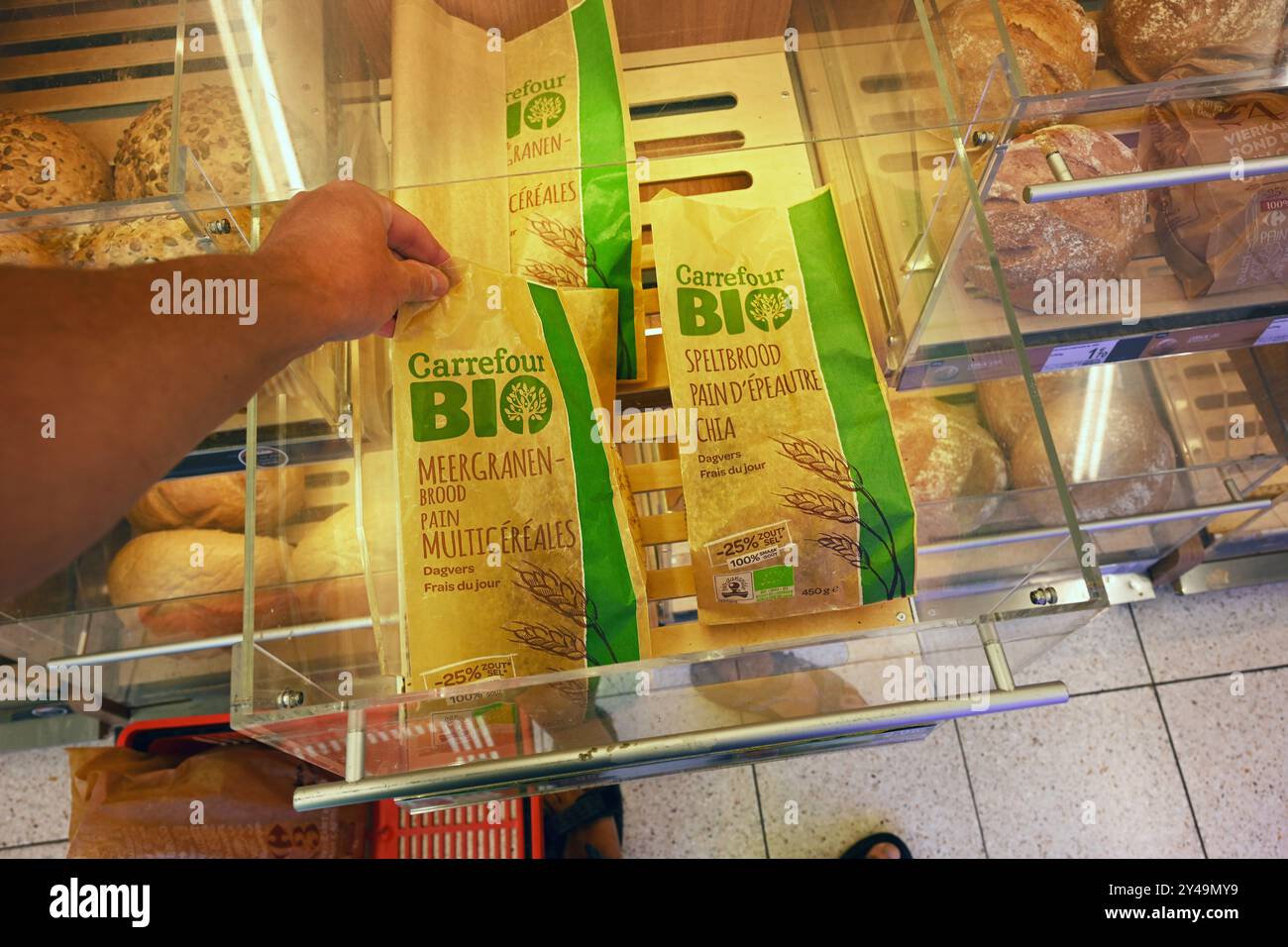 Bio label bread in a supermarket Stock Photo - Alamy