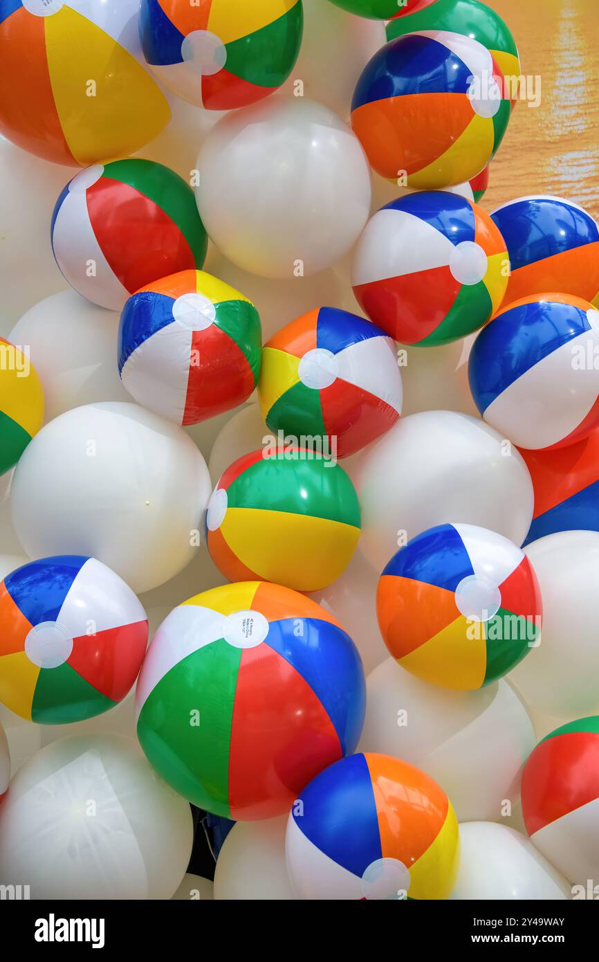 Abstract beach balls hi-res stock photography and images - Alamy